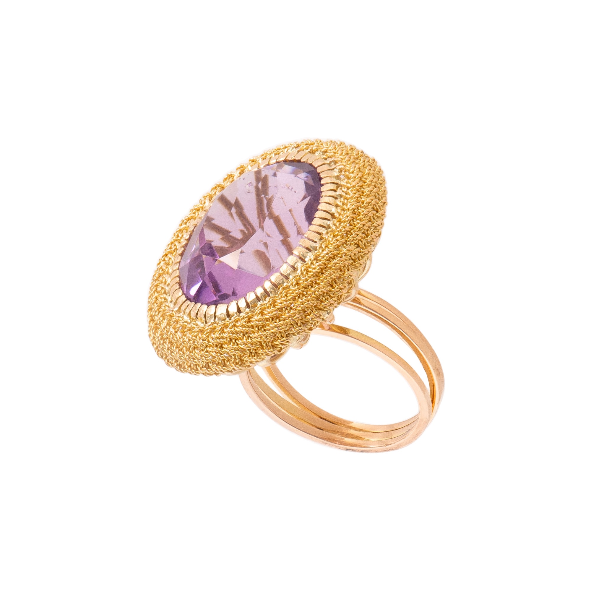 Anel oval com ametista em ouro amarelo